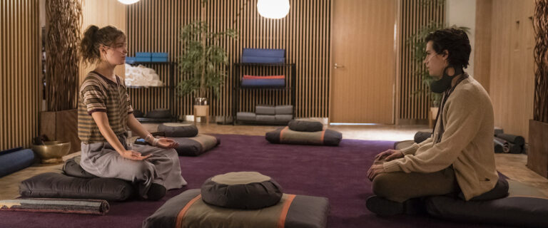 Five Feet Apart movie review & film summary (2019) | Roger Ebert