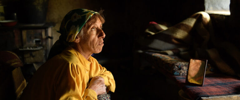 Honeyland movie review & film summary (2019) | Roger Ebert