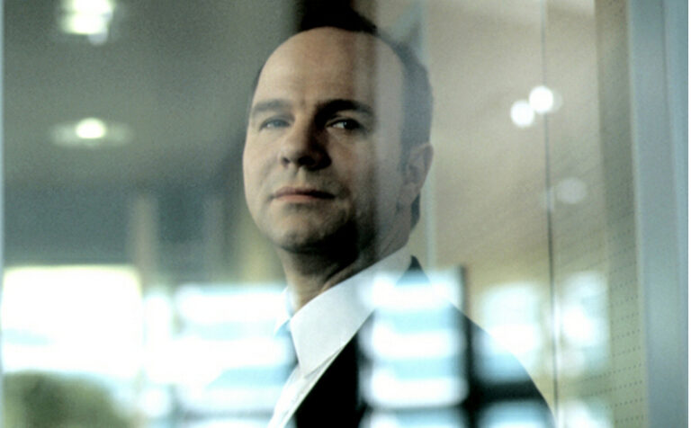 Time Out movie review & film summary (2002) | Roger Ebert