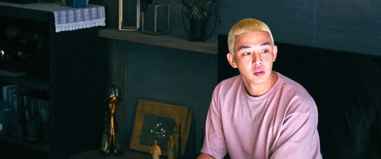 #Alive movie review & film summary (2020) | Roger Ebert