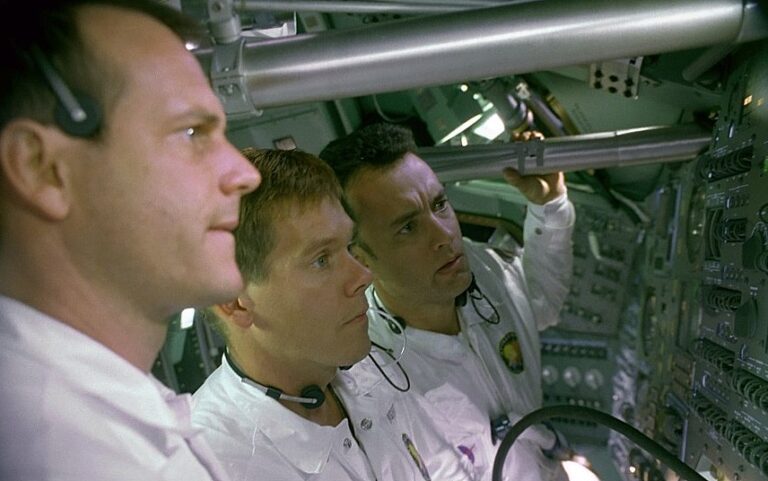 Apollo 13 movie review & film summary