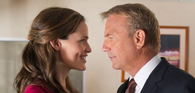 Draft Day movie review & film summary (2014) | Roger Ebert