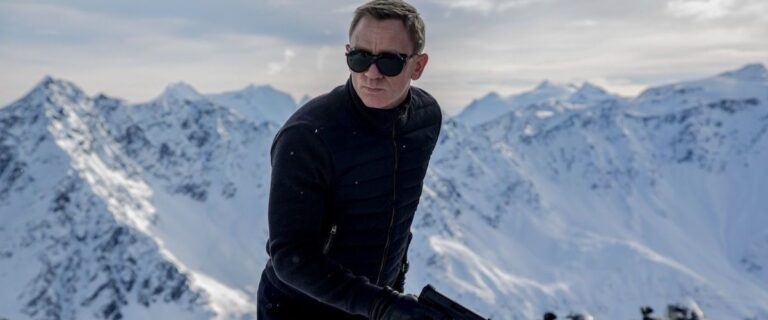 Spectre movie review & film summary (2015) | Roger Ebert