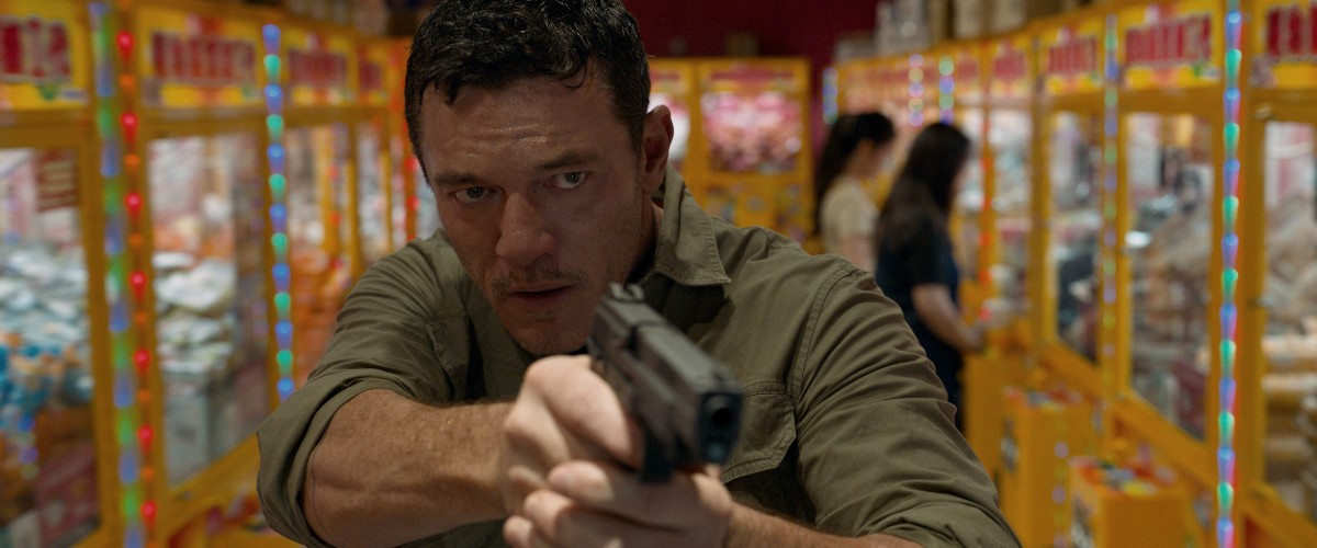 Weekend in Taipei movie review