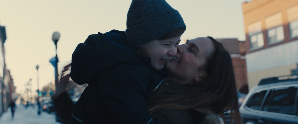 Cash for Gold movie review & film summary (2025) | Roger Ebert