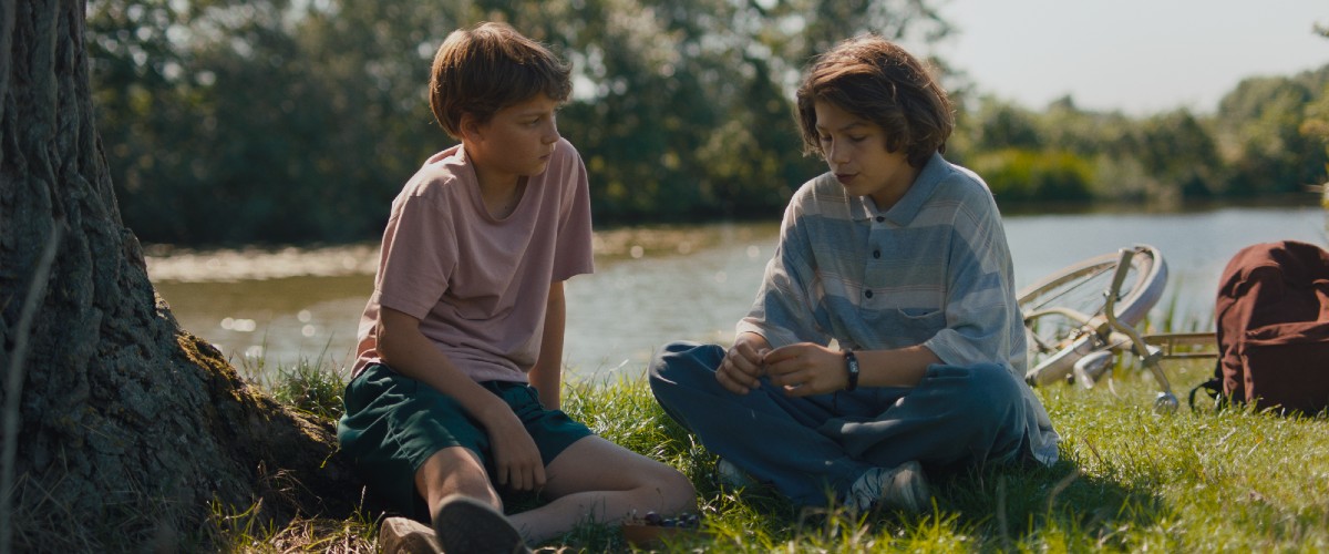 Young Hearts movie review & film summary (2025) | Roger Ebert