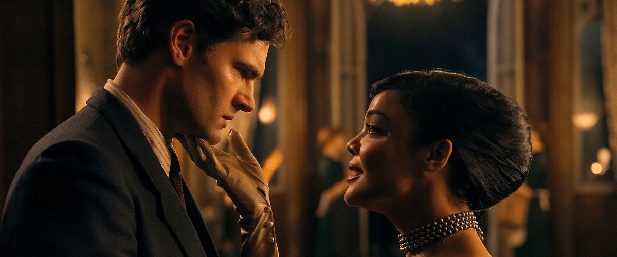 Hedda movie review & film summary (2025) | Roger Ebert